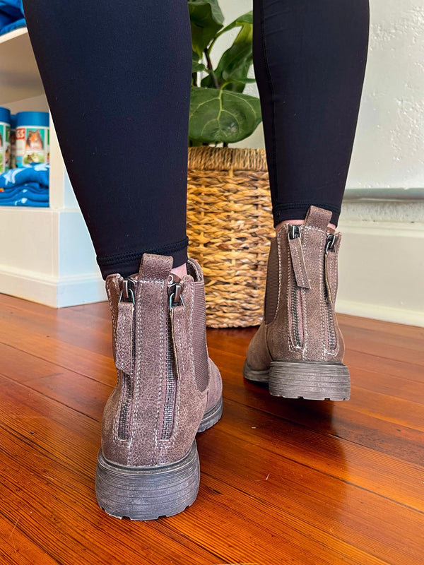 Very-G_-Vienna-Boot-Taupe-Very-G-2_600x.jpg?v=1665511700