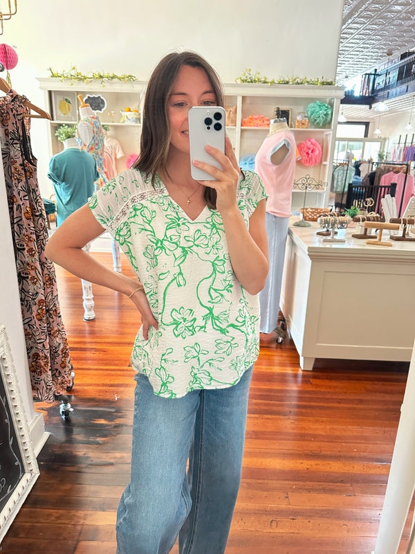 Jody-Floral-Top-in-White-and-Green-Jodifl-2_600x.jpg?v=1753381368